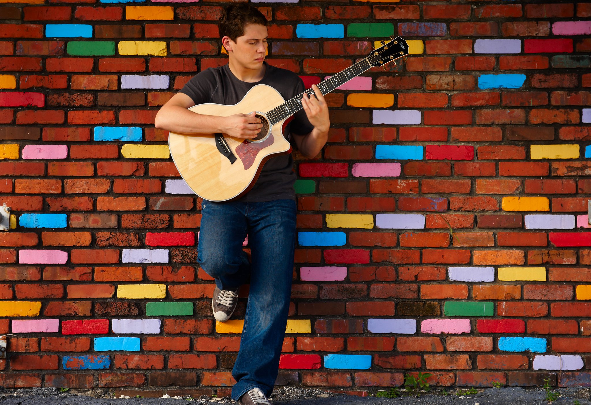 Nationwide casting call for female twins for Cris Cab Music Video